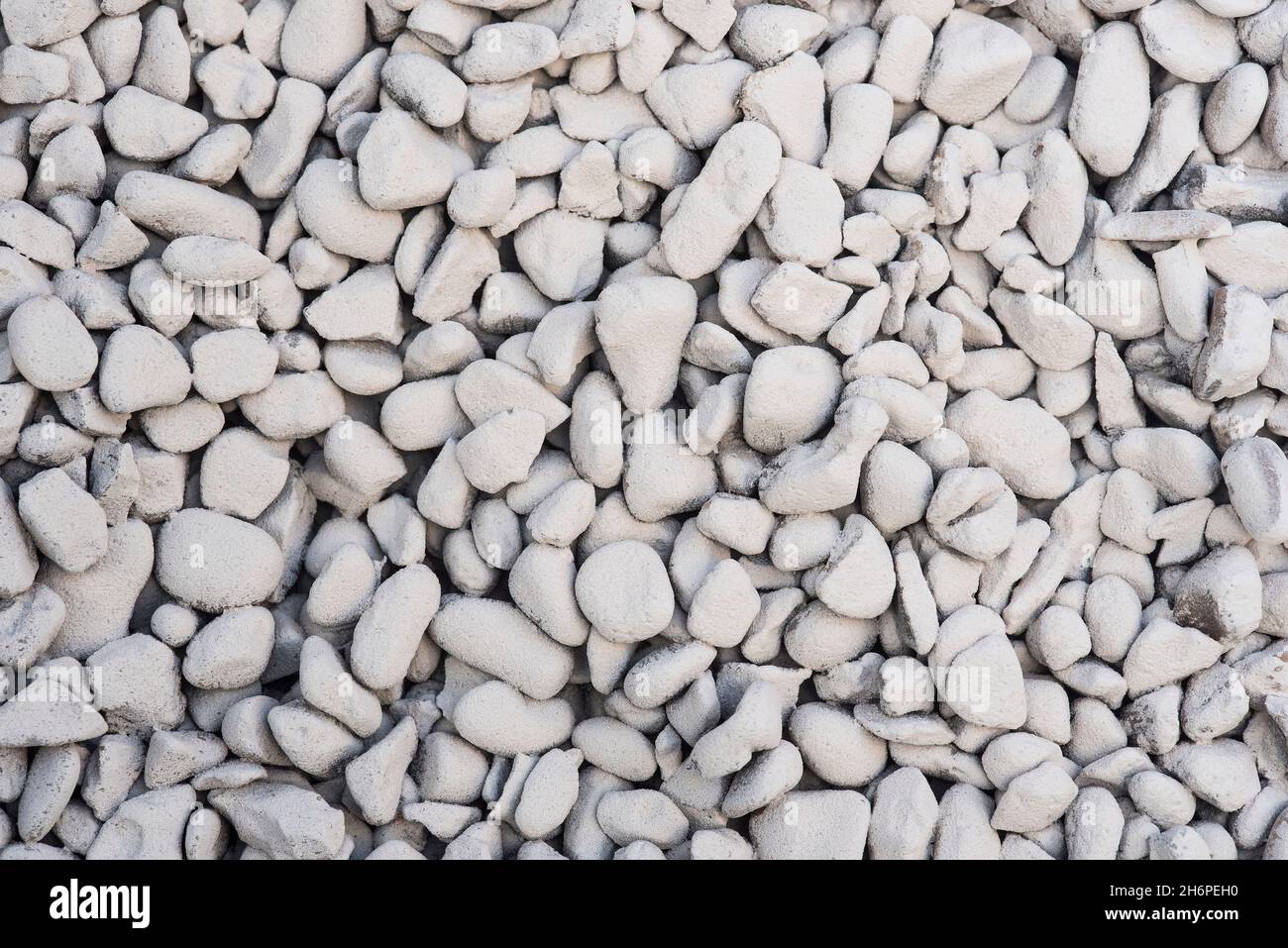 White rock chippings / aggregate background Stock Photo - Alamy