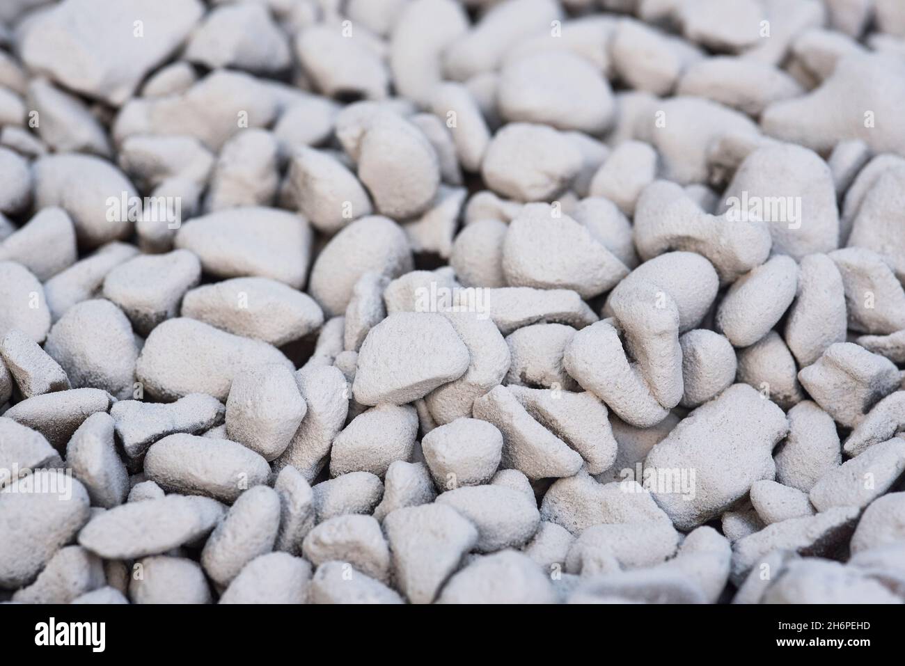 White rock chippings / aggregate background Stock Photo - Alamy
