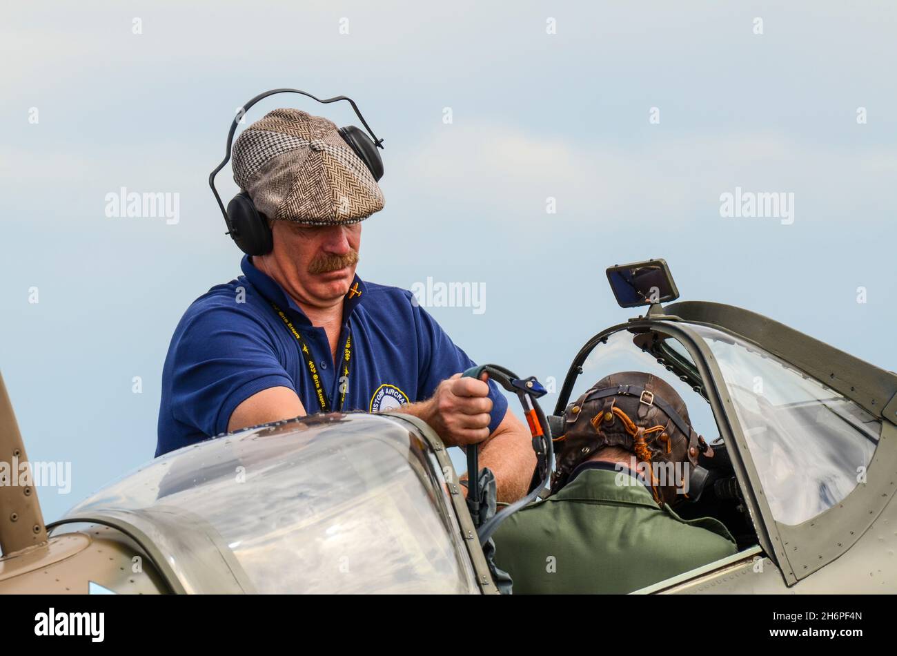 Raf ground crew ww2 hi-res stock photography and images - Alamy