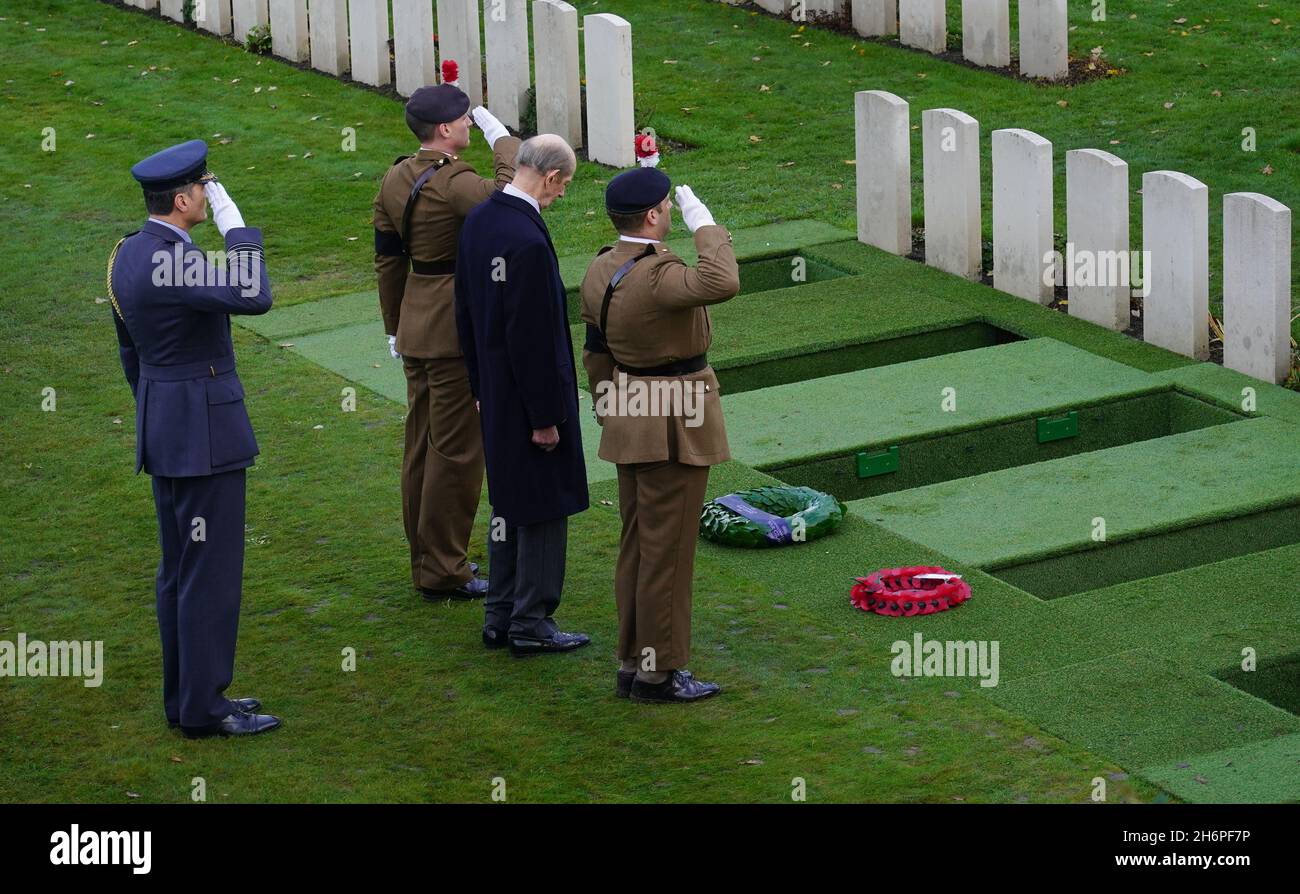 The Duke of Kent lays a wreath during the funeral service of nine ...