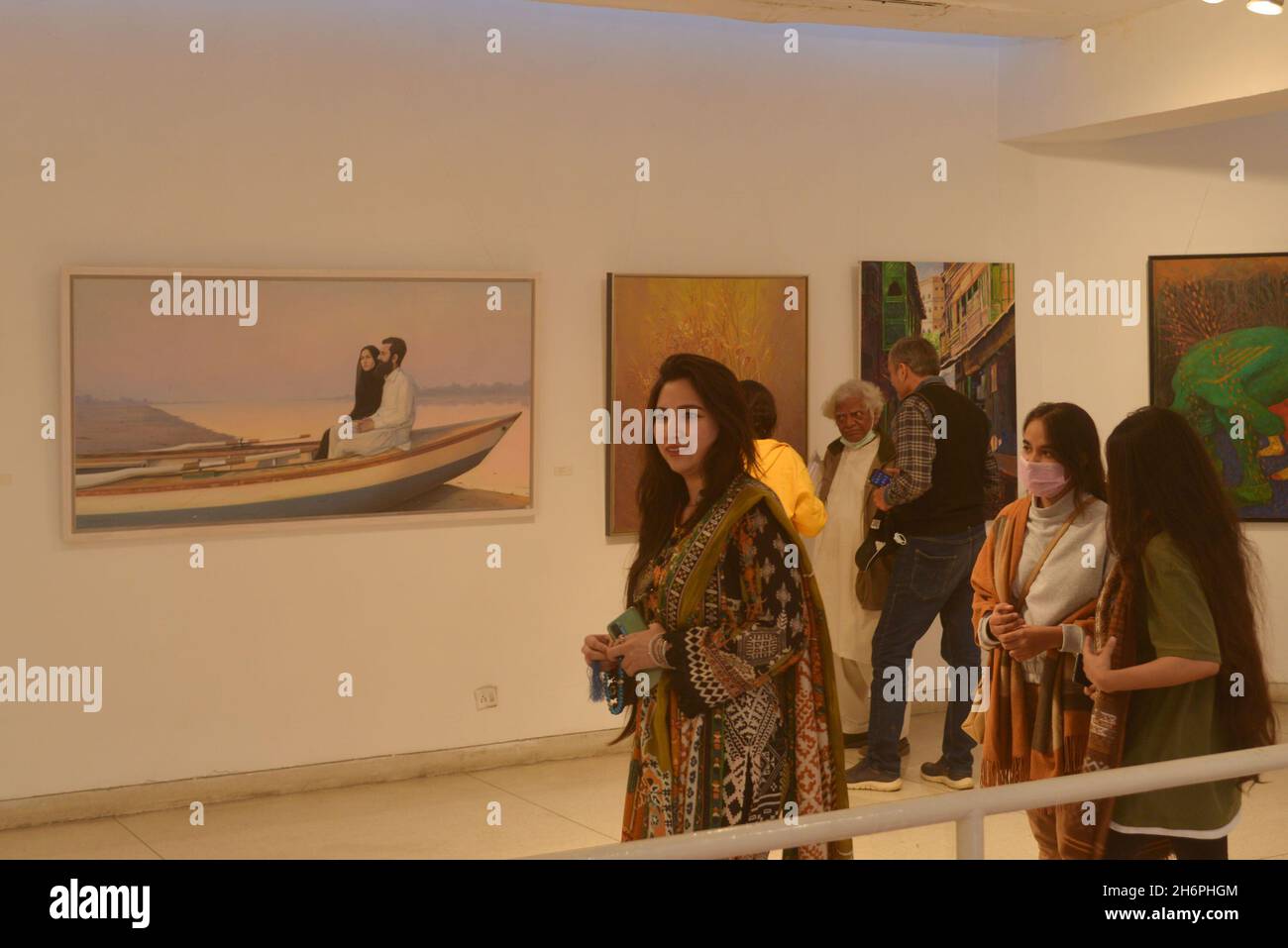 Lahore, Punjab, Pakistan. 16th Nov, 2021. Pakistani people are taking ...