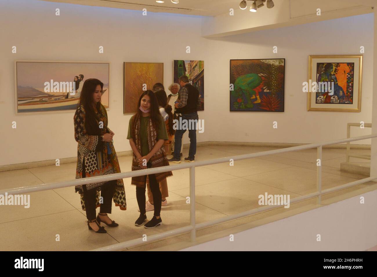 Lahore, Punjab, Pakistan. 16th Nov, 2021. Pakistani people are taking ...