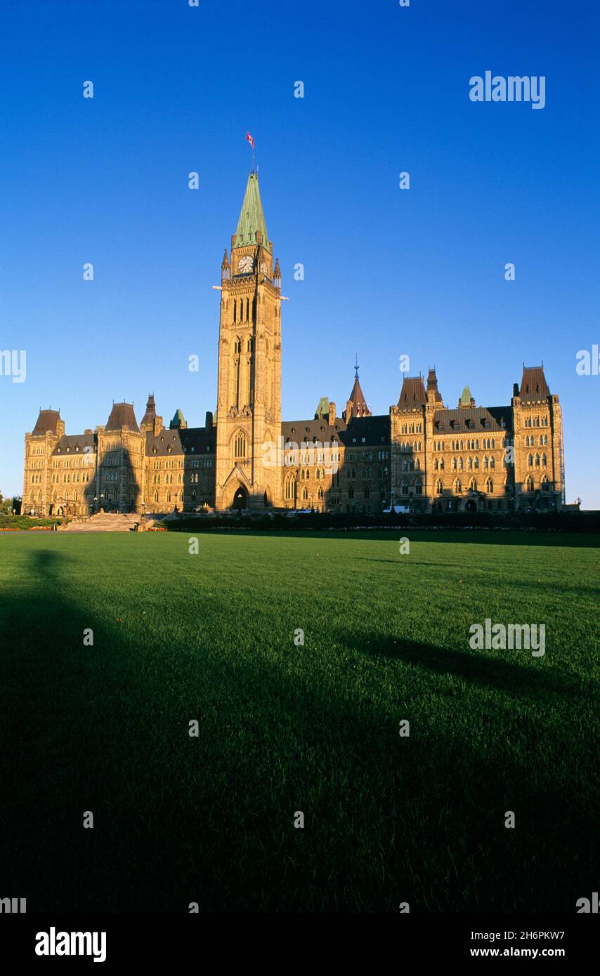 Centre block of the canadian parliament buildings hi-res stock ...