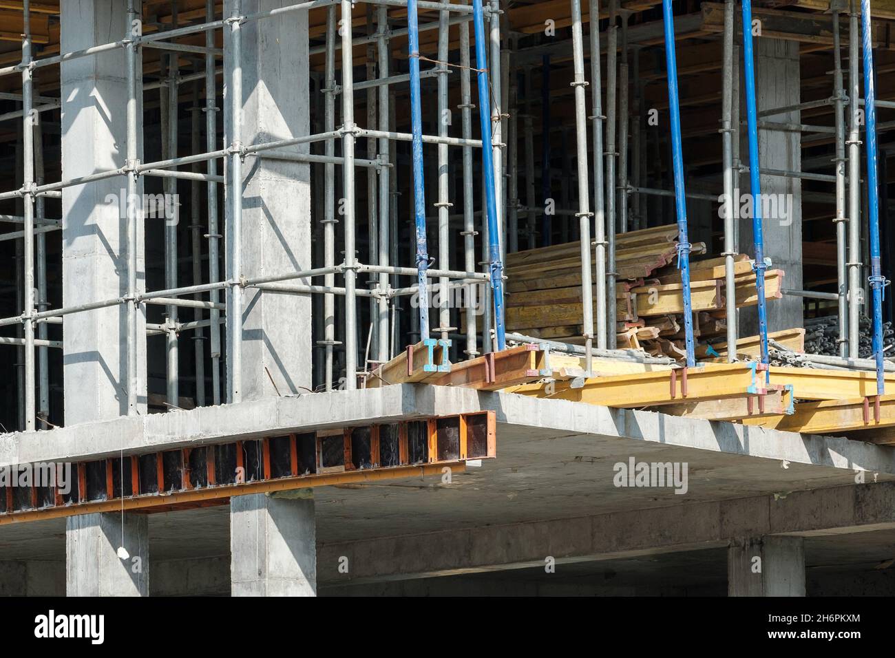 Construction of high rise building hi-res stock photography and images ...