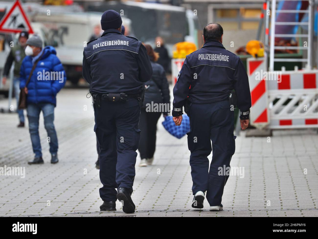 Ulm, Germany. 17th Nov, 2021. Police officers walk through downtown to ...