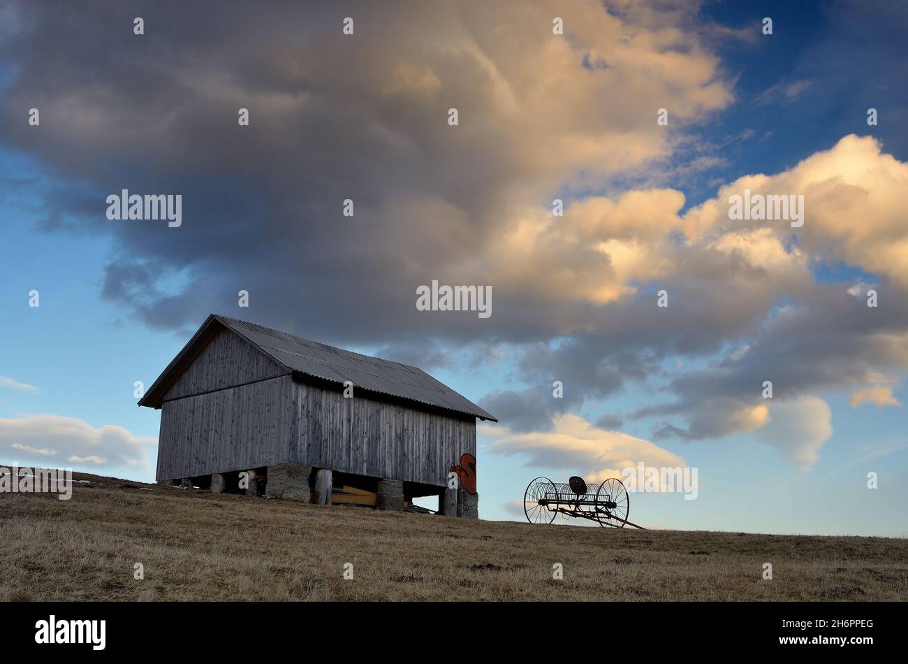 Beautiful ancient barn hi-res stock photography and images - Alamy