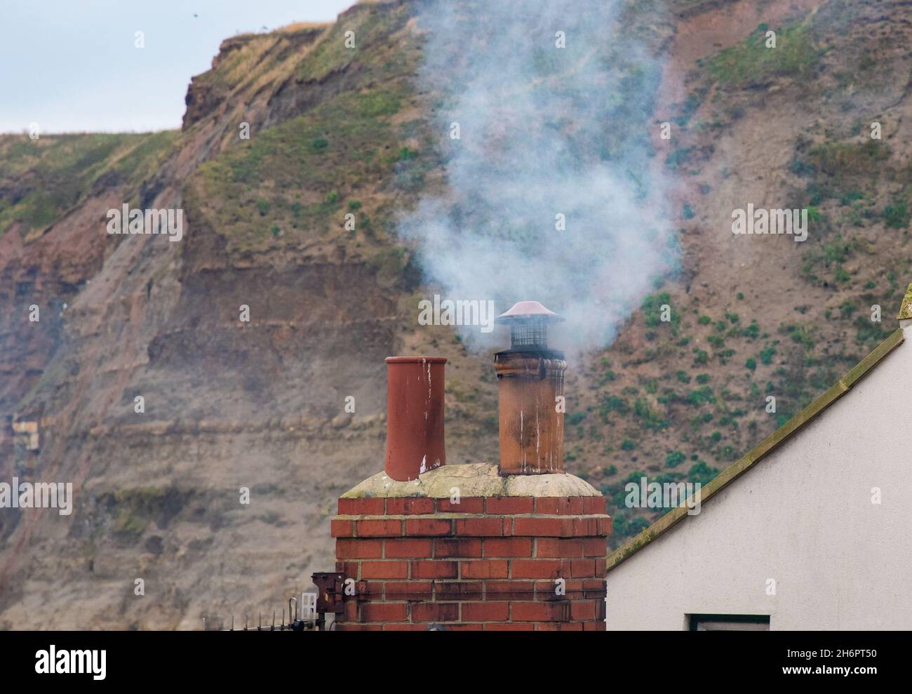 Chimney smoke house uk hi-res stock photography and images - Alamy