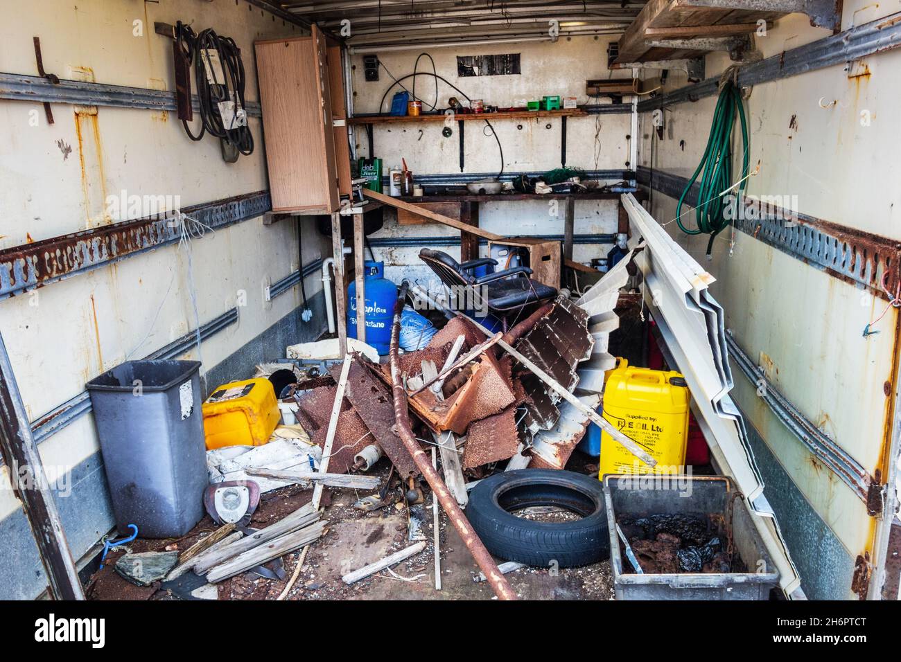 Garbage cabin hi-res stock photography and images - Alamy