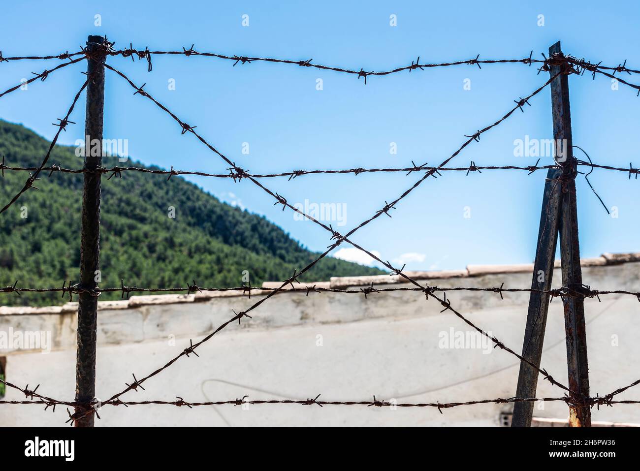 X shaped wall hi-res stock photography and images - Alamy