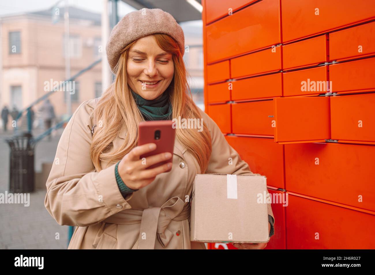 Logistics e commerce lockers hi-res stock photography and images - Alamy