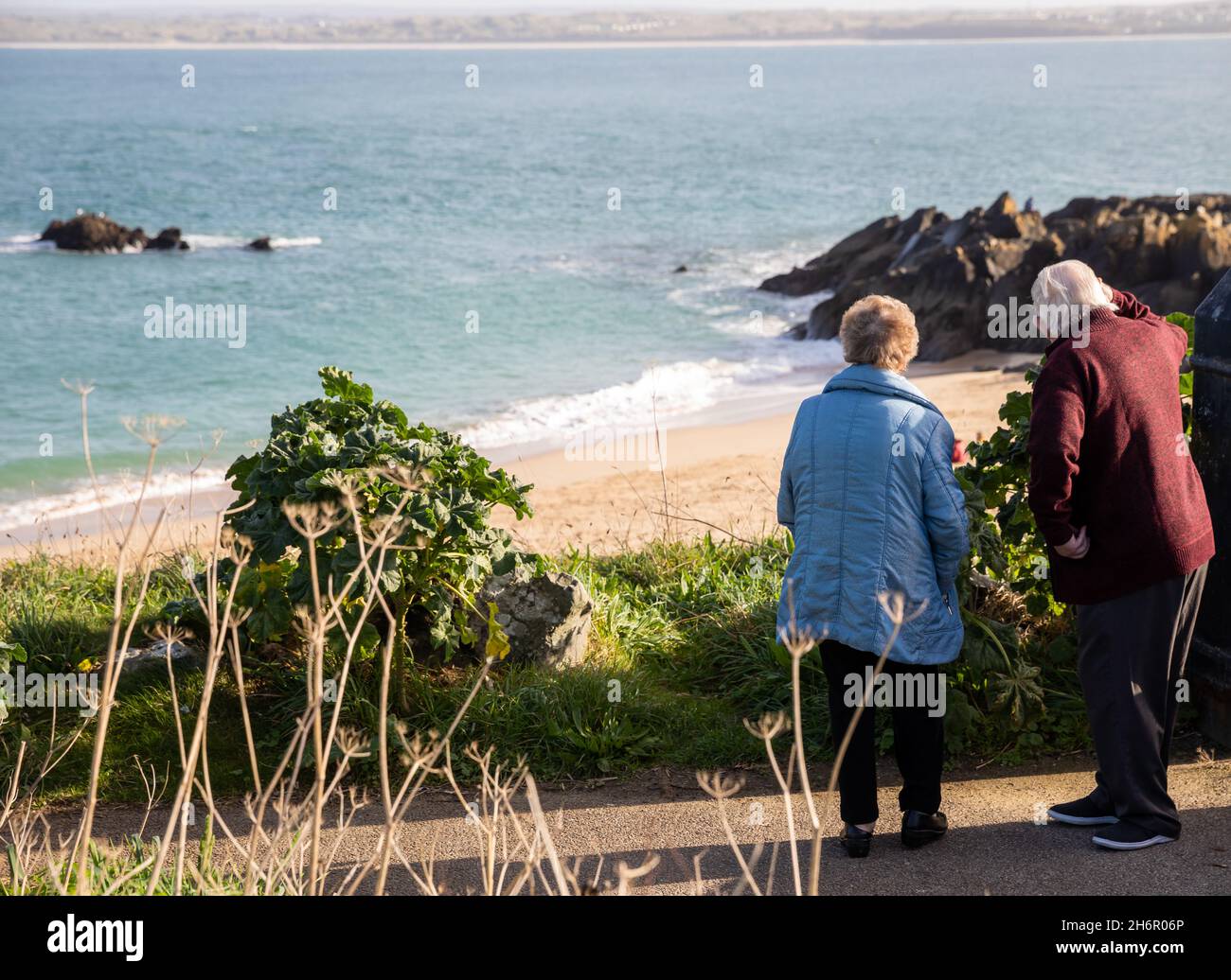 St Ives,Cornwall,17th November 2021People were out enjoying the ...