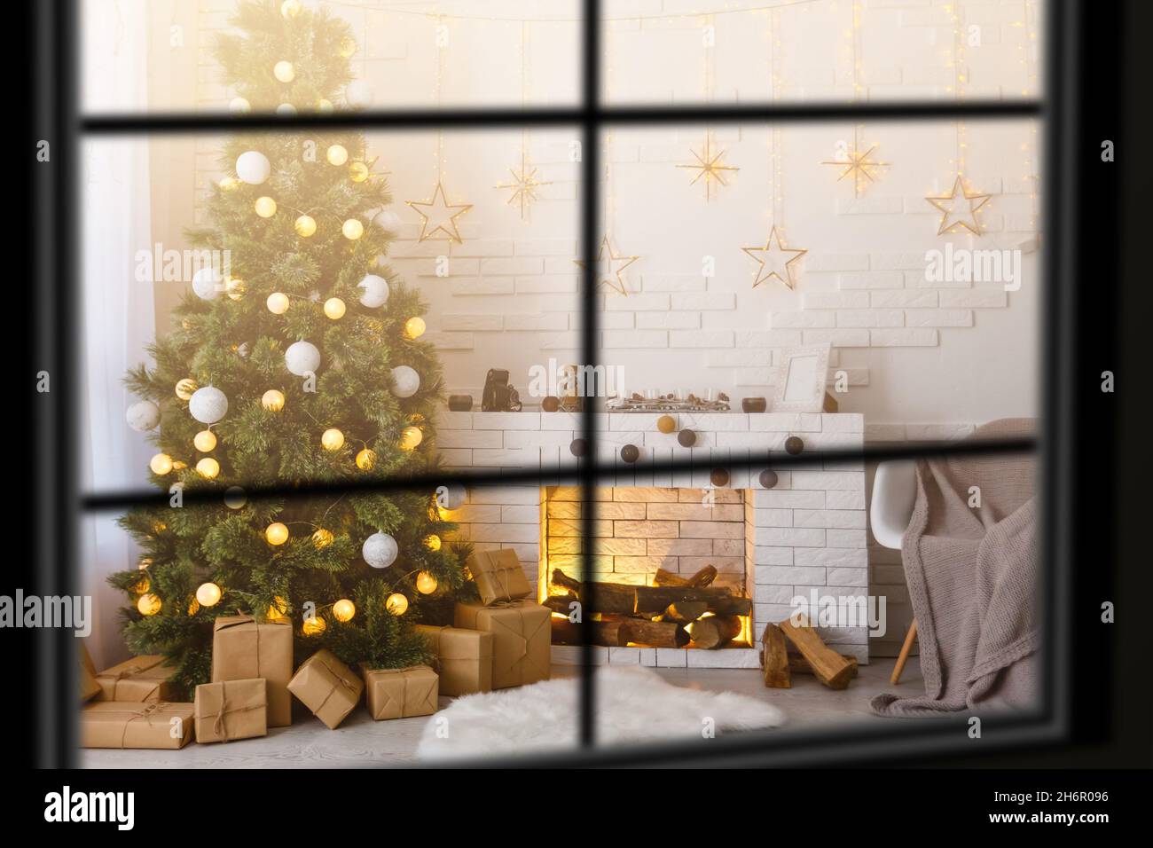 Wood paneling christmas tree hi-res stock photography and images - Alamy