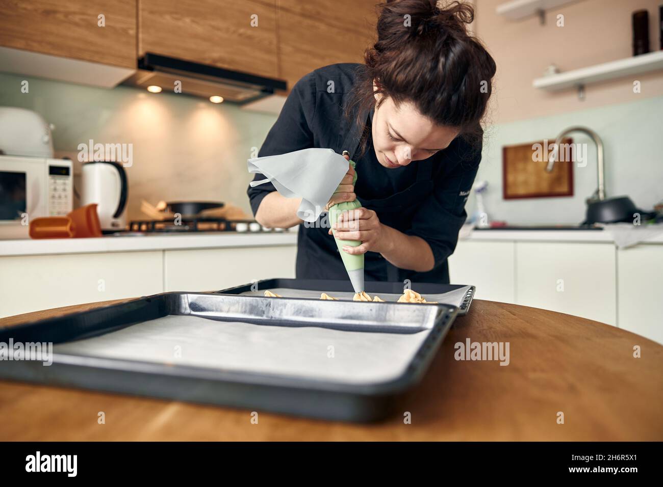 Lady cook hi-res stock photography and images - Alamy