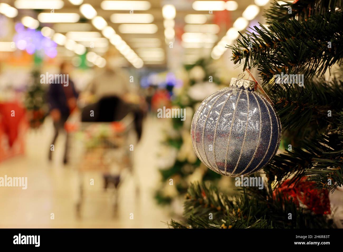 Supermarket customers hi-res stock photography and images - Alamy
