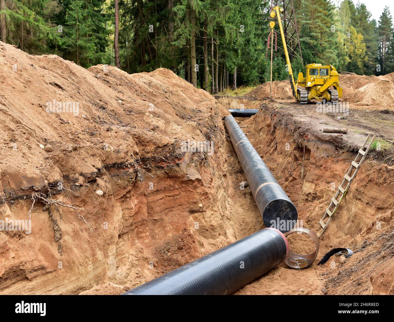 Natural Gas transmission pipeline and crude oil pipes Installation for ...