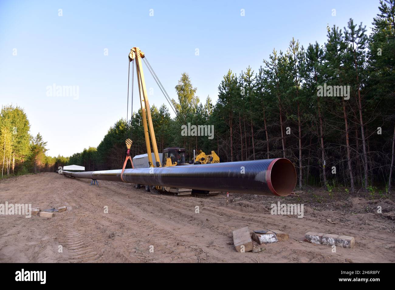 Natural Gas transmission pipeline and crude oil pipes Installation for ...
