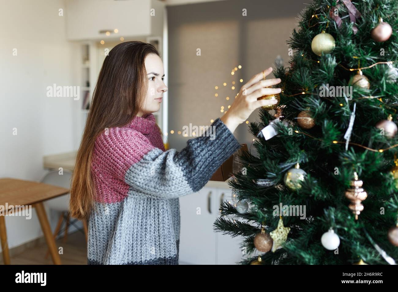 Female decorating hi-res stock photography and images - Alamy