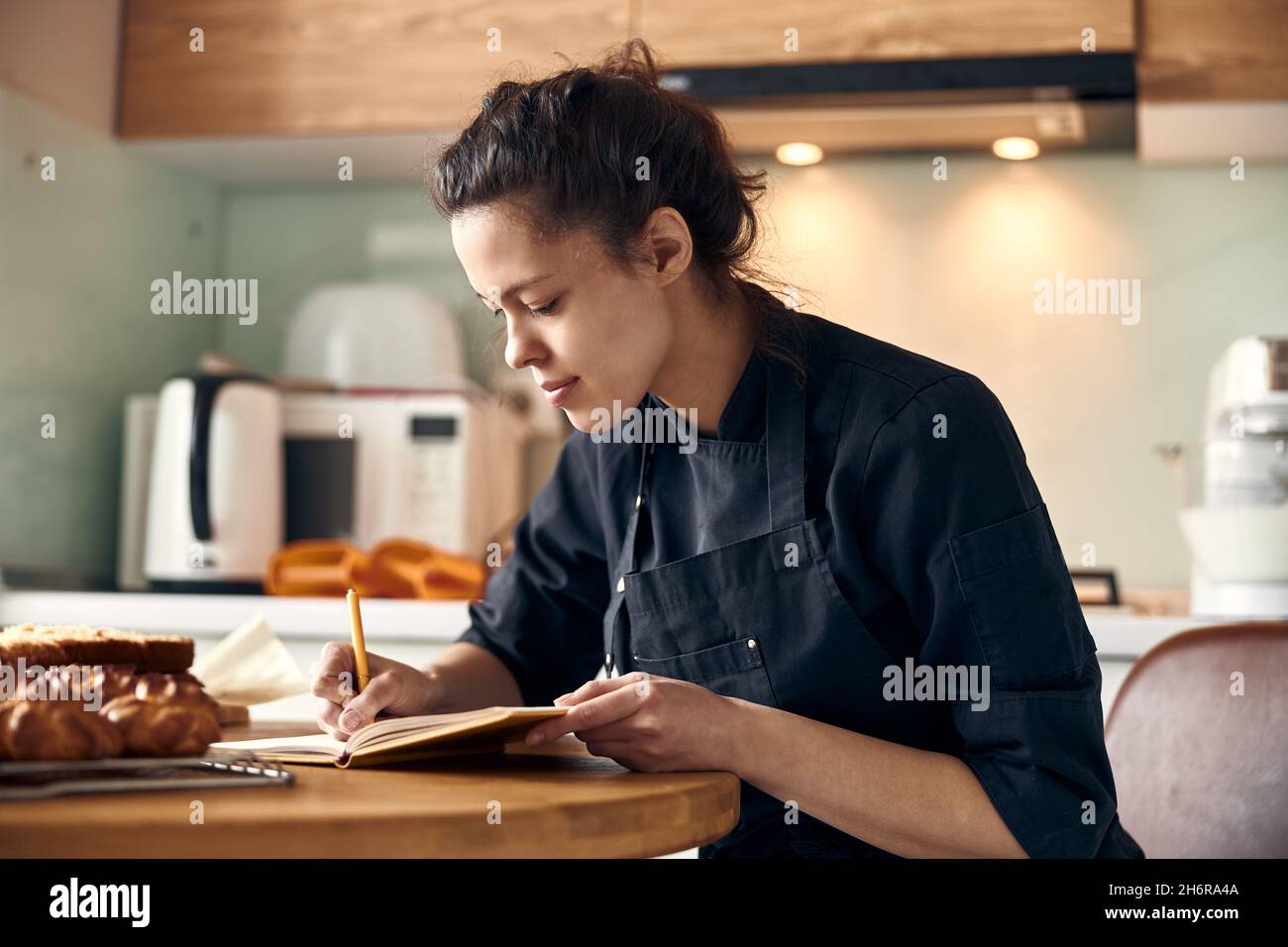 Professional pastry chef eclairs hi-res stock photography and images ...