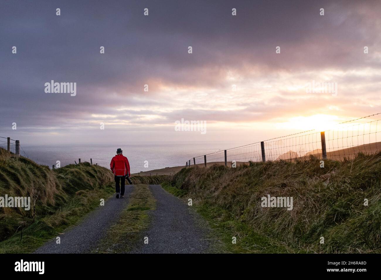 Old man walking alone sunset hi-res stock photography and images - Alamy