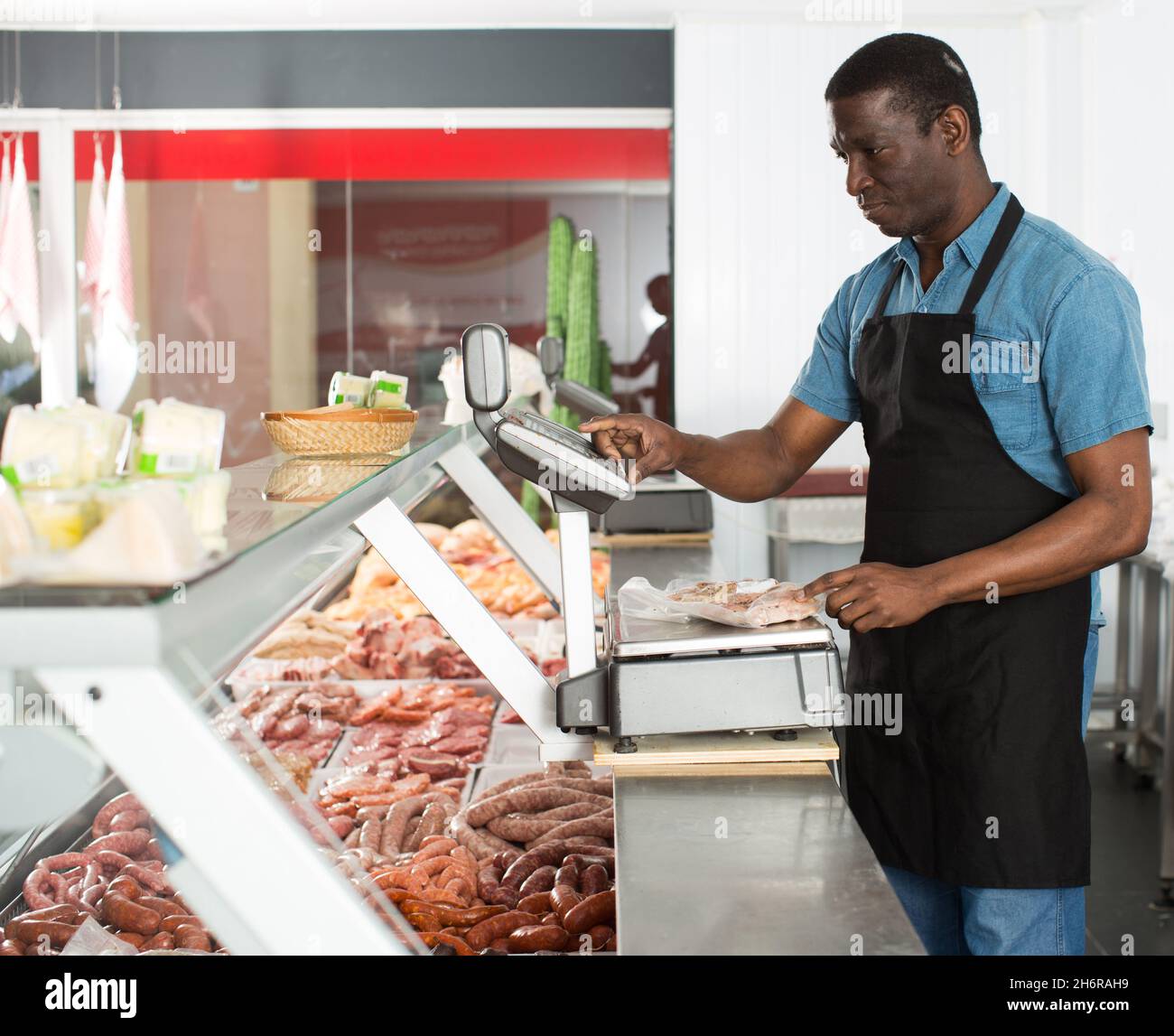 Butchers preparing minced meat hi-res stock photography and images - Alamy