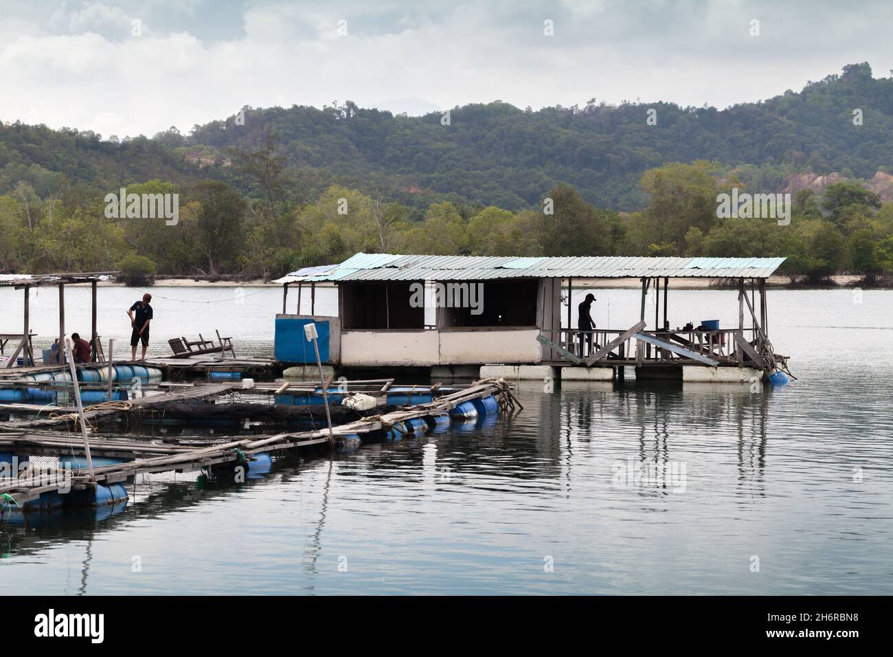 Village fishermen floating jetty hi-res stock photography and images ...