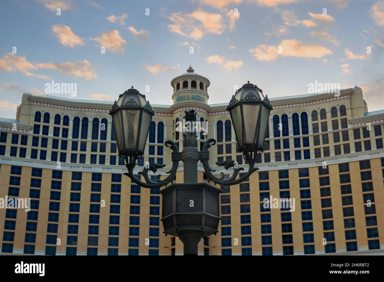 Bellagio fountain street view hi-res stock photography and images - Alamy