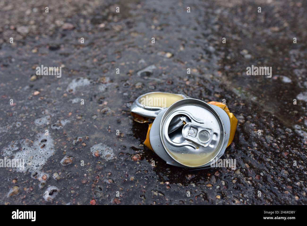 Beer cans dumped hi-res stock photography and images - Alamy