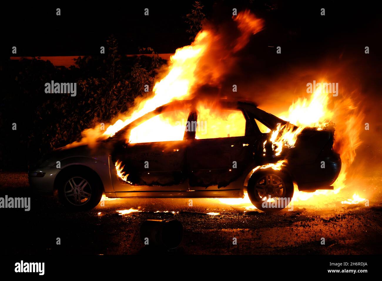 Kenosha, WI, USA. 26th Aug, 2020. A car burns at the scene of the first ...