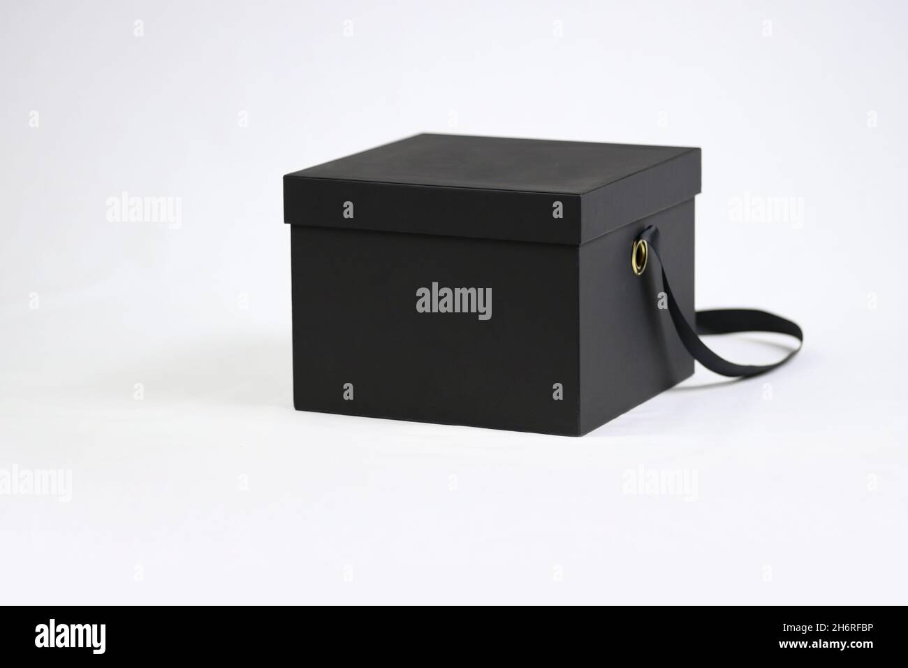 Black square jewelry box hi-res stock photography and images - Alamy