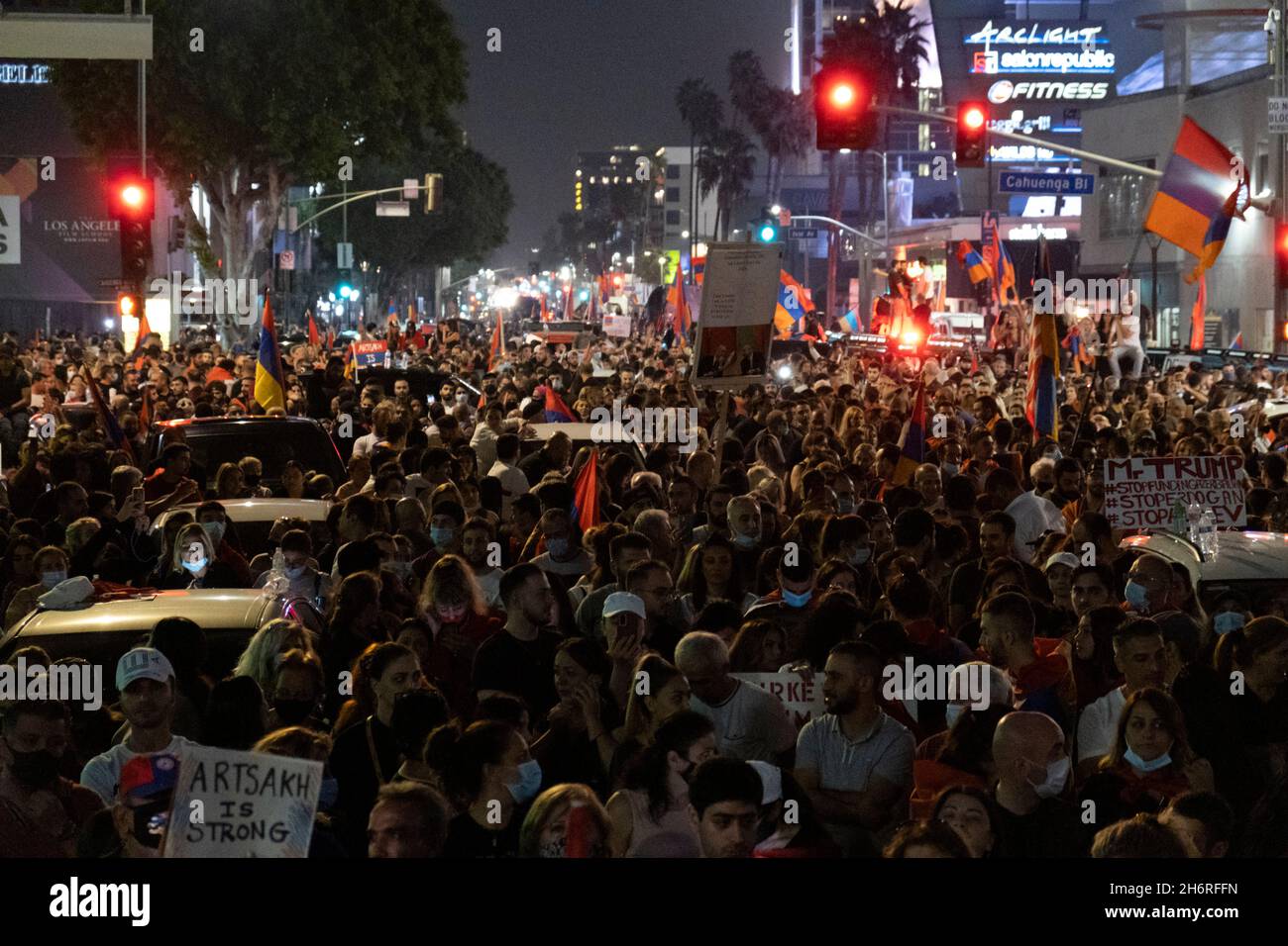 Los Angeles, CA, USA. 4th Oct 2020. A large crowd calls for the end of ...