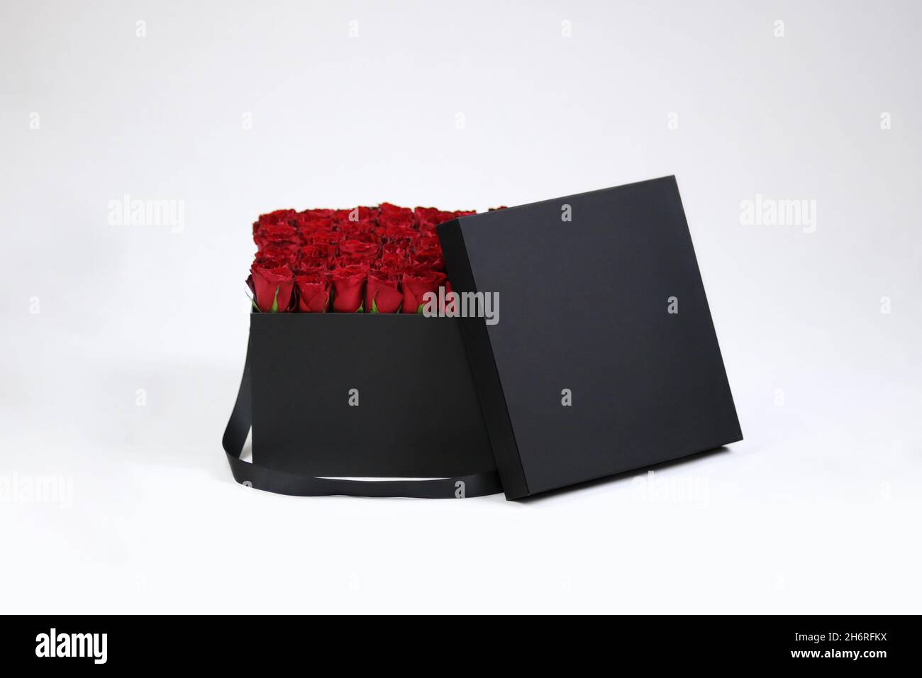 Roses in a box hi-res stock photography and images - Alamy