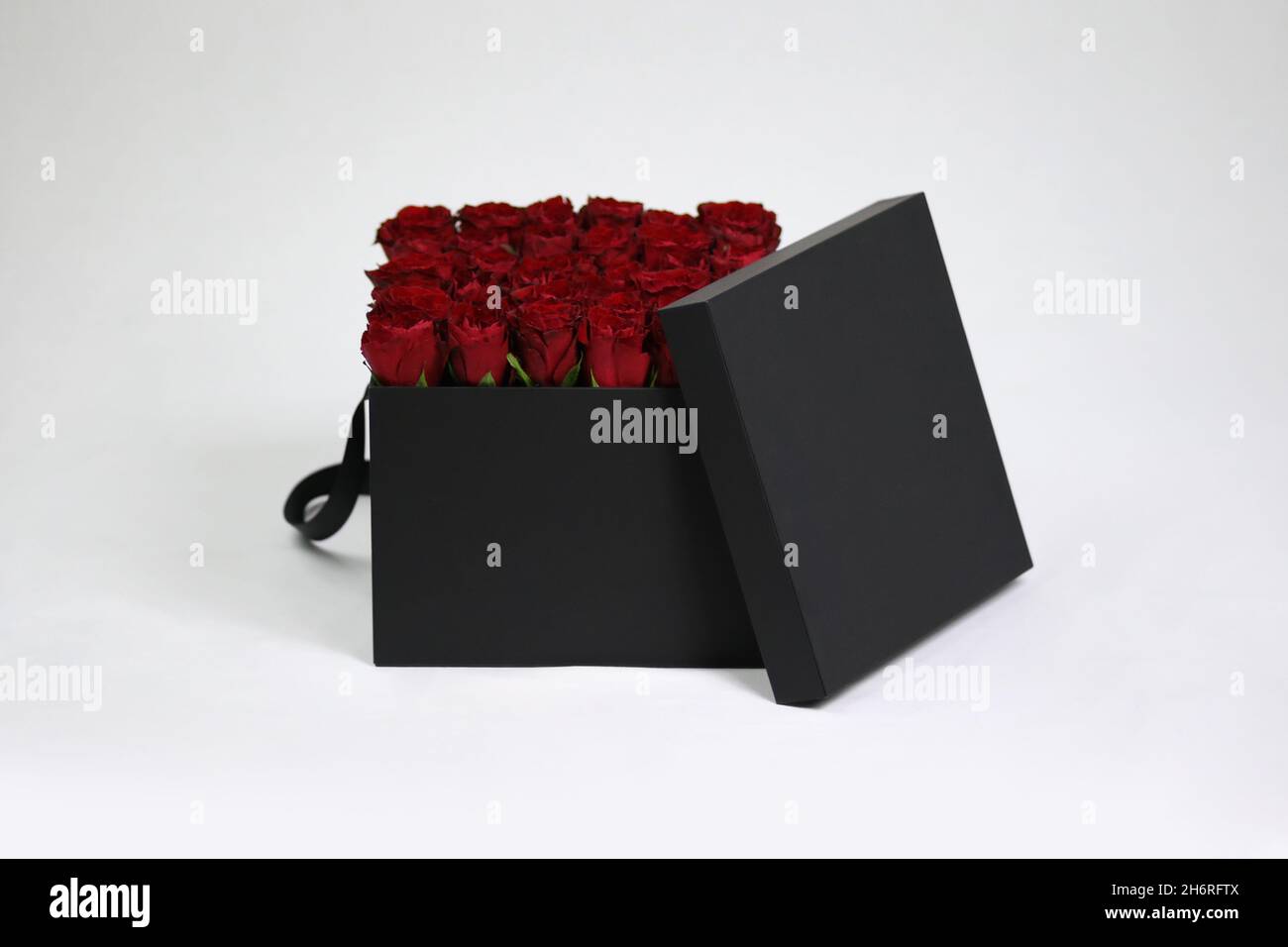 Roses in a box hi-res stock photography and images - Alamy
