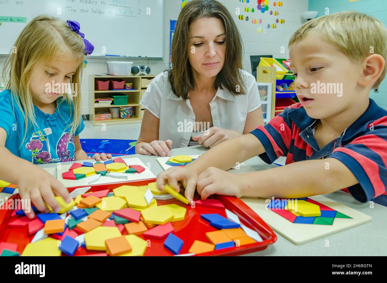 Teacher classroom pupils posed hi-res stock photography and images - Alamy