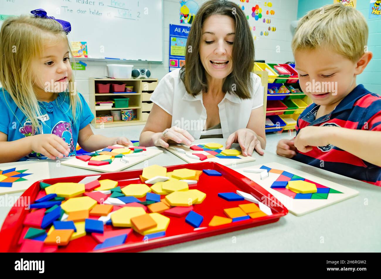 Teacher classroom pupils posed hi-res stock photography and images - Alamy