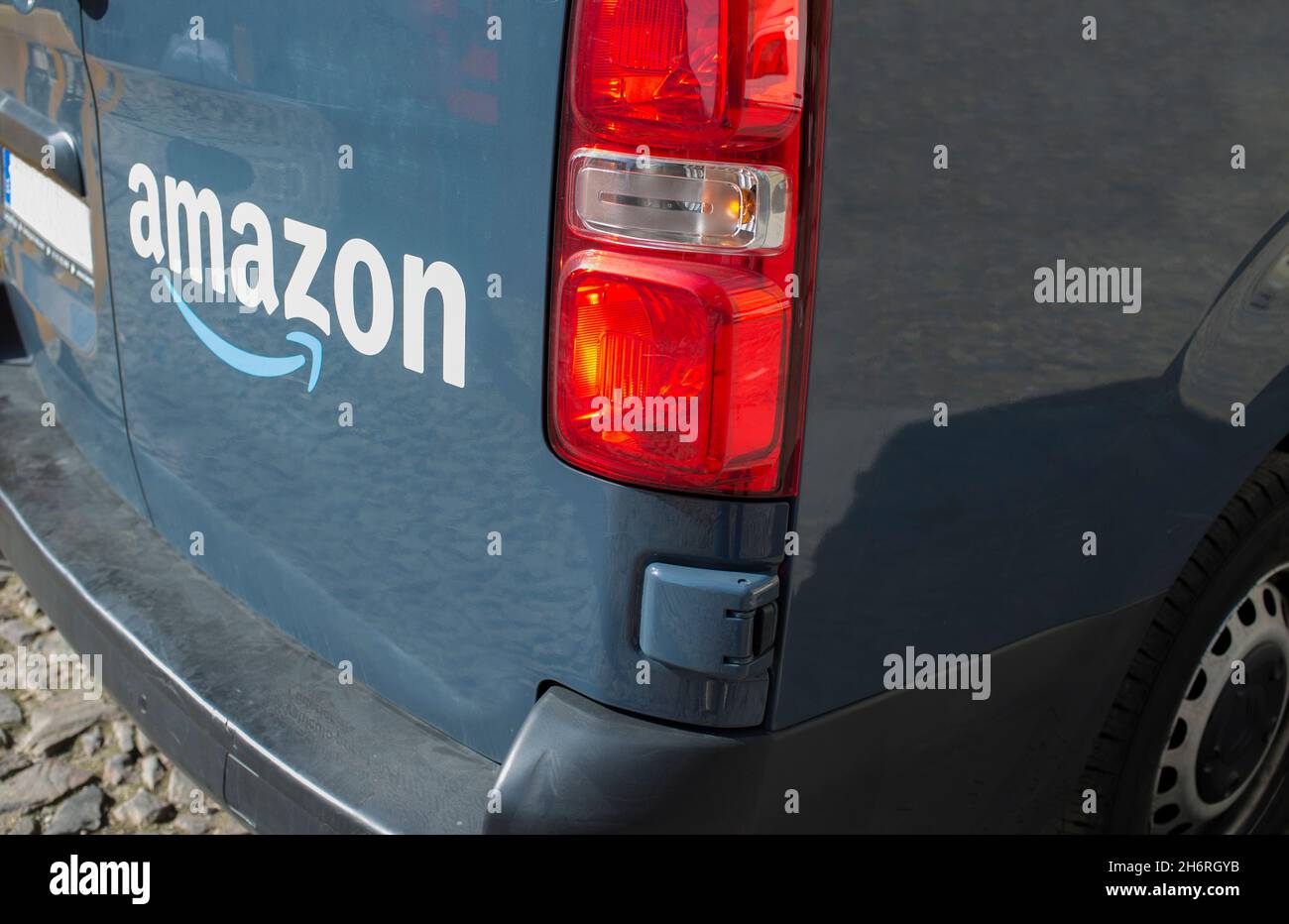 Amazon delivery van hi-res stock photography and images - Alamy