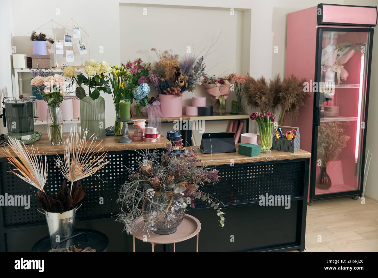 Flowers and bouquets at modern light flower shop Stock Photo - Alamy