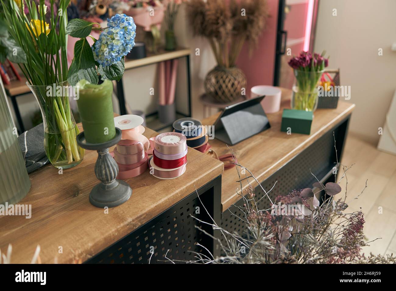 Flowers and bouquets at modern light flower shop Stock Photo - Alamy