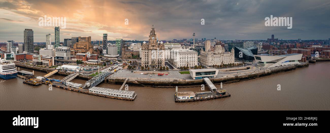 Liverpool city skyline hi-res stock photography and images - Alamy