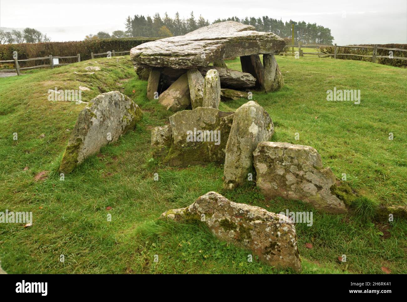 Arthurs stone dorstone herefordshire neolithic hi-res stock photography ...