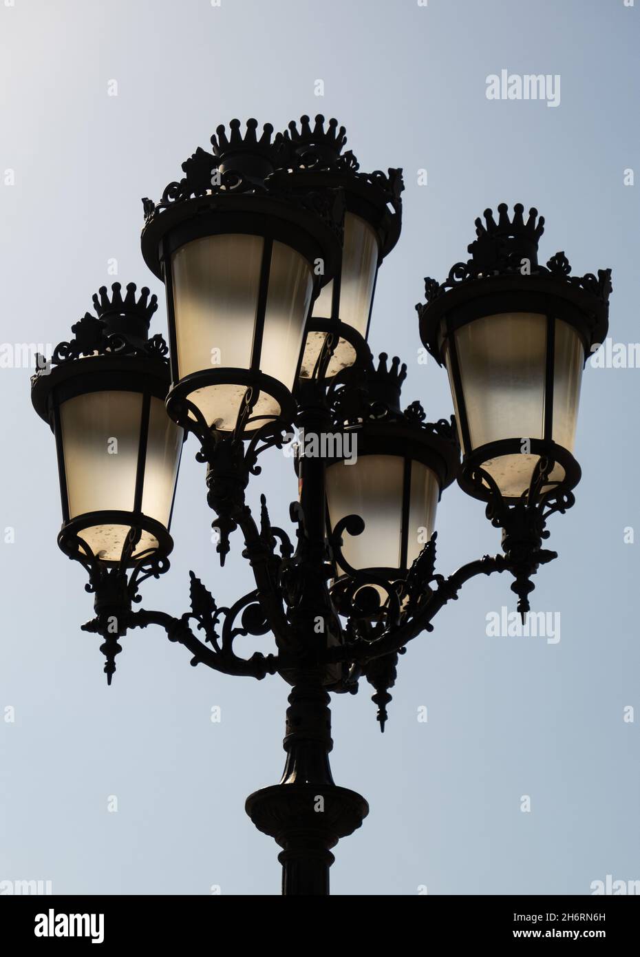 Night streetlights hi-res stock photography and images - Alamy