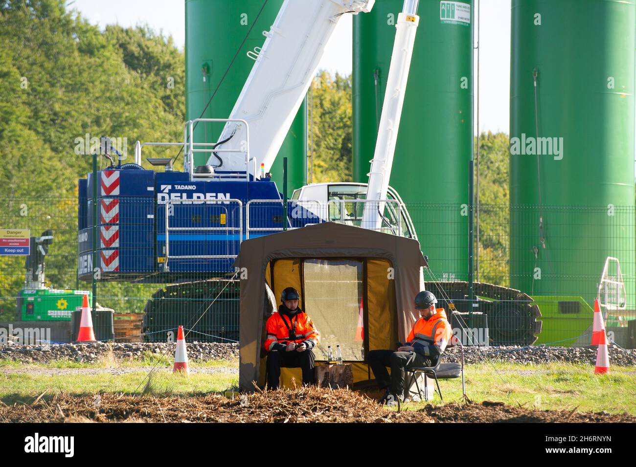 Work on hs2 hi-res stock photography and images - Alamy