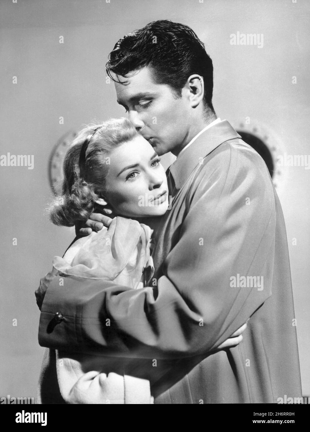 Hope Lange, Brett Halsey, on-set of the Film, "The Best of Everything ...