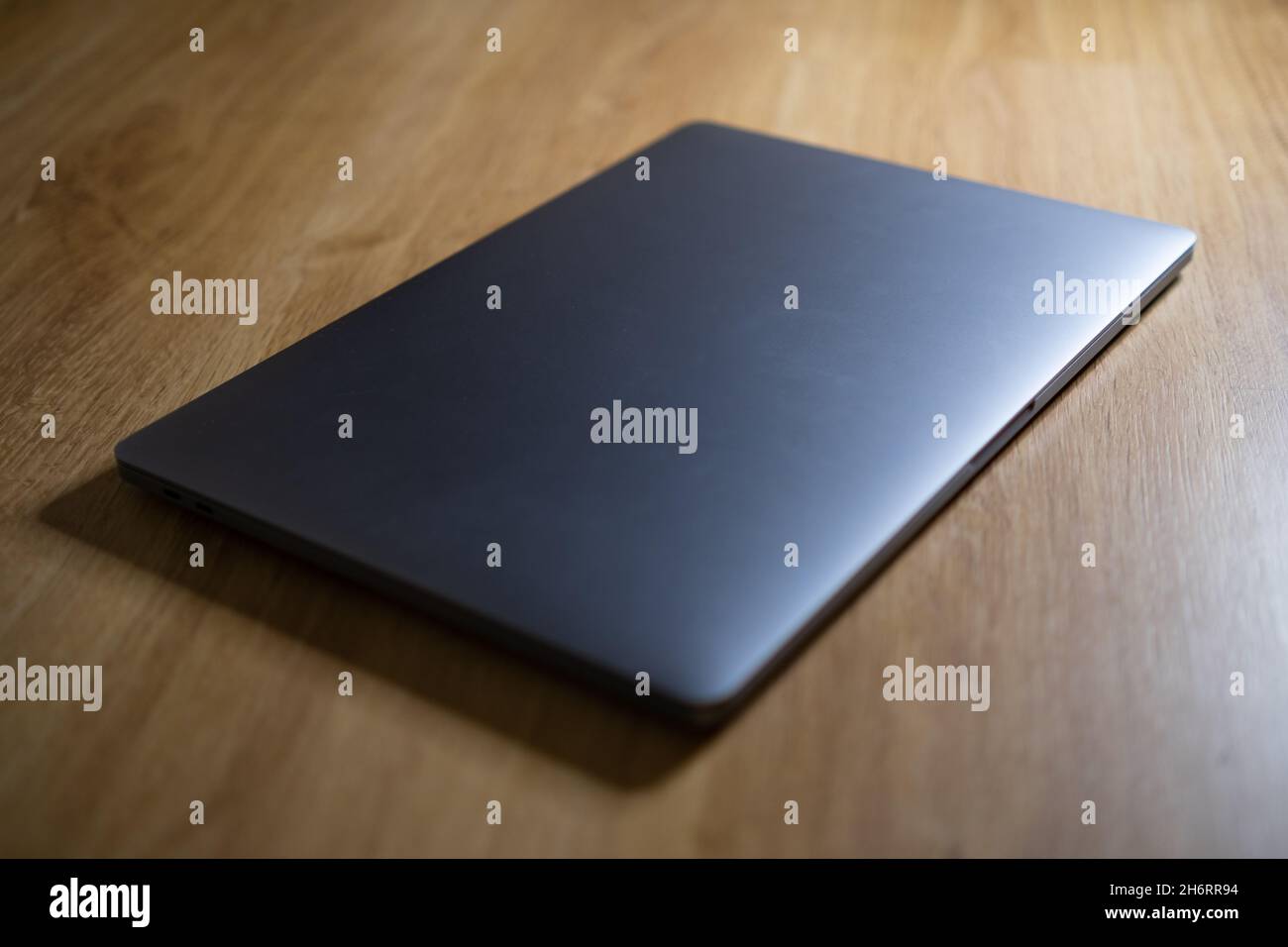 Open and closed laptop hi-res stock photography and images - Alamy