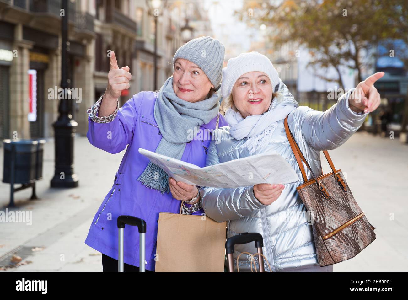 Retired travellers hi-res stock photography and images - Alamy