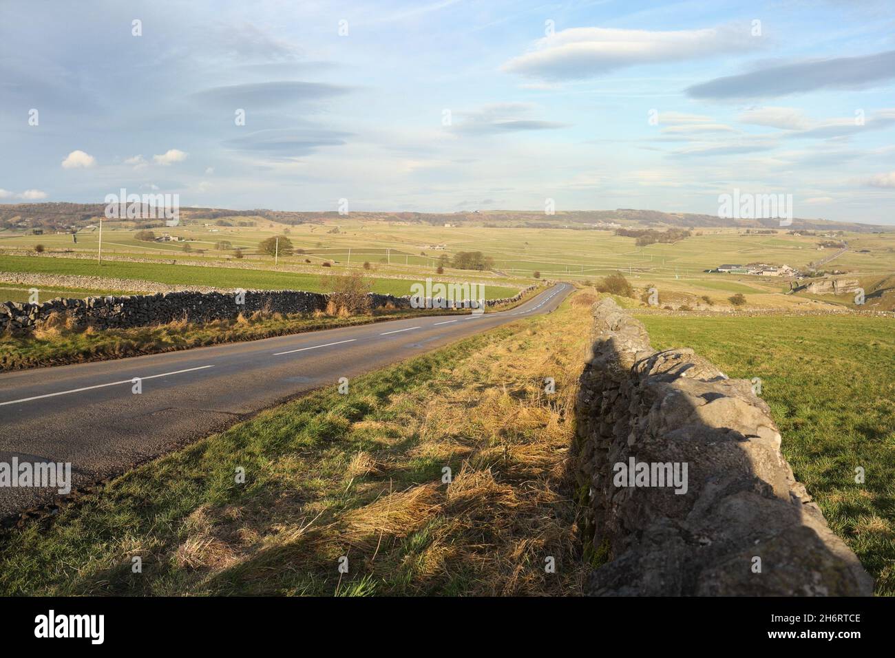 Spring Derbyshire Peak District landscape England, English countryside ...