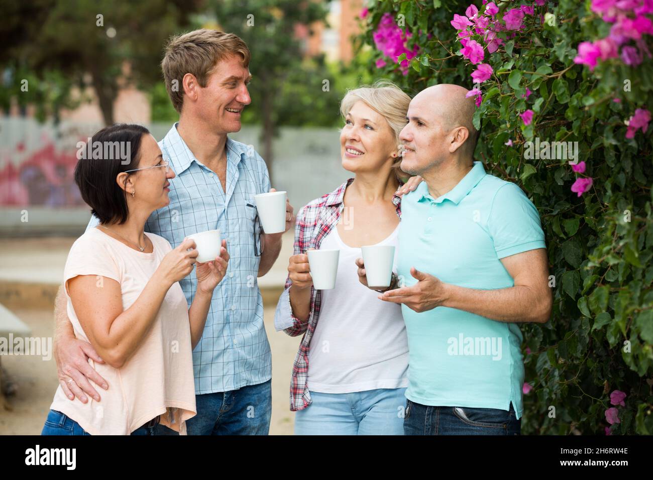 Woman drinking coffee smilling hi-res stock photography and images - Alamy