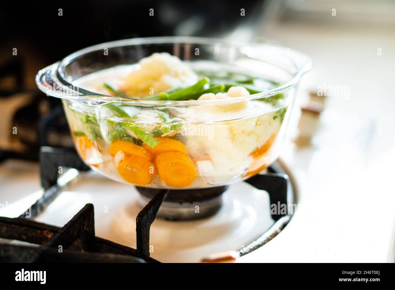 Glass pot boiling vegetable soup hi-res stock photography and images ...