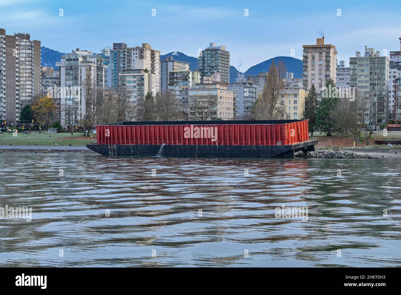 Canada vancouver barge beach hi-res stock photography and images - Alamy