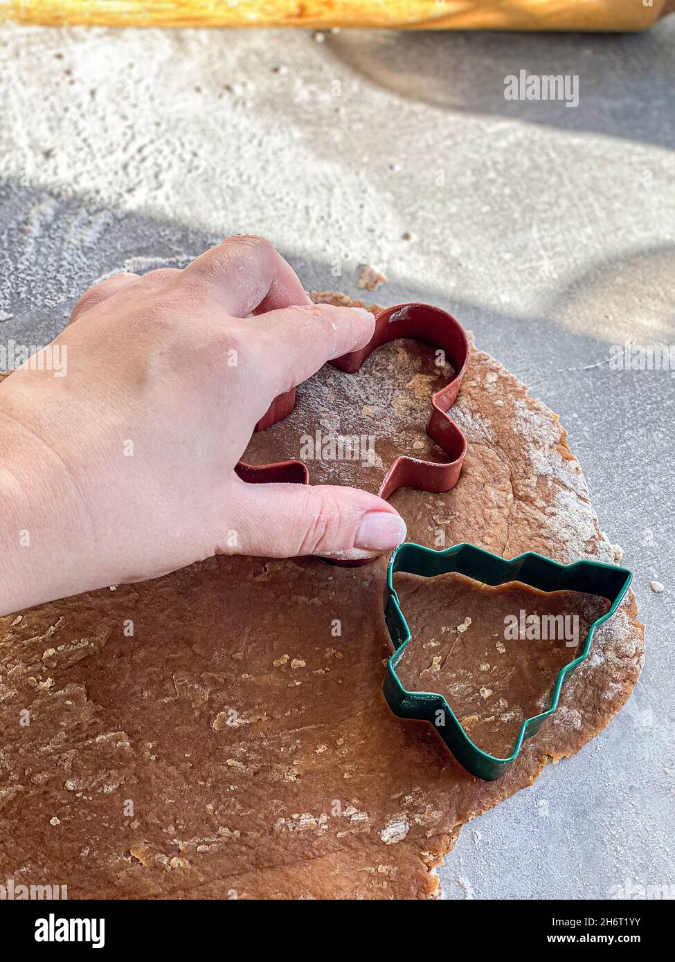 Man cuts out new hi-res stock photography and images - Alamy