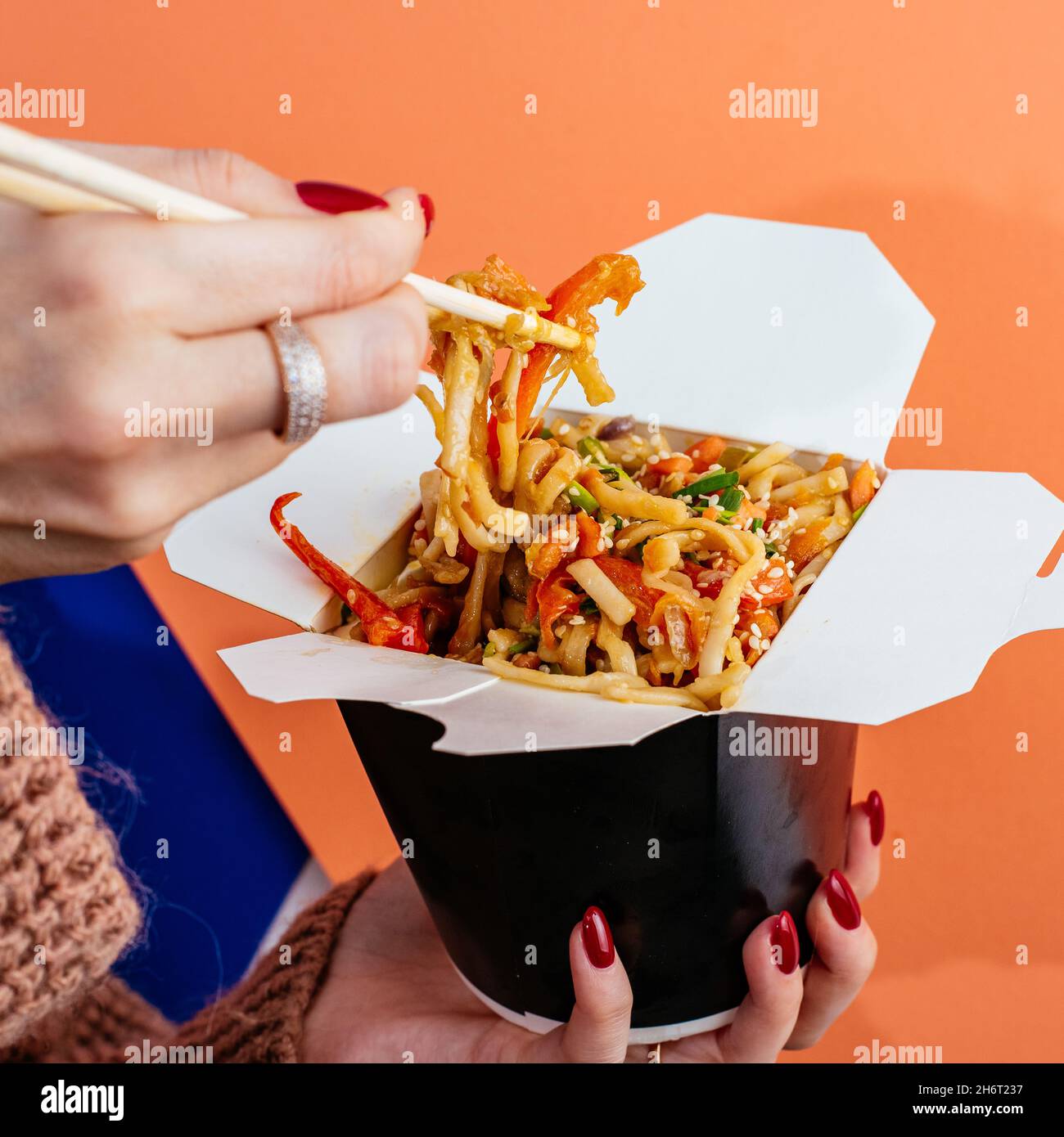 chinese rice noodles with chicken and vegetables in a takeaway box ...